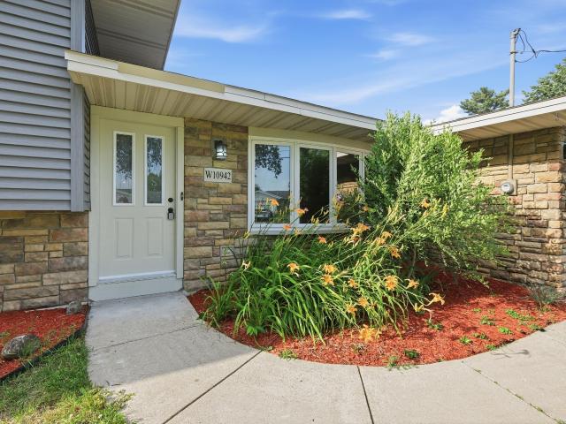 W10942 Bayview Drive