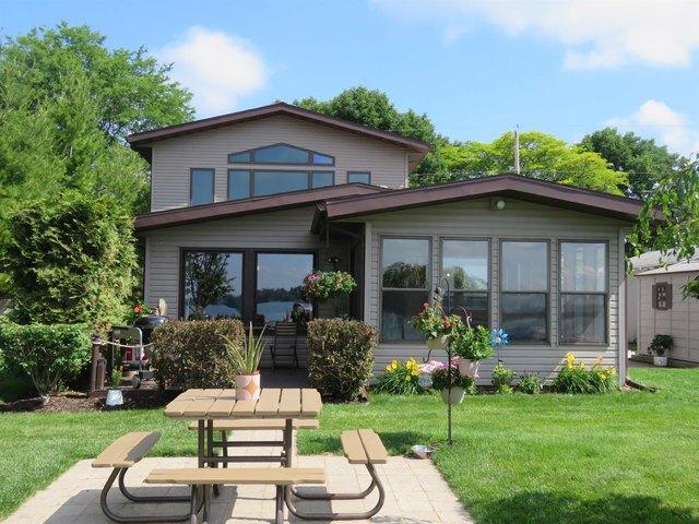 W10243 Delbern Acres, Fox Lake, WI 53933