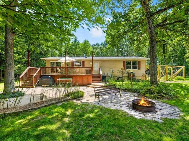 W1035 th St, Camp Douglas, WI 54618