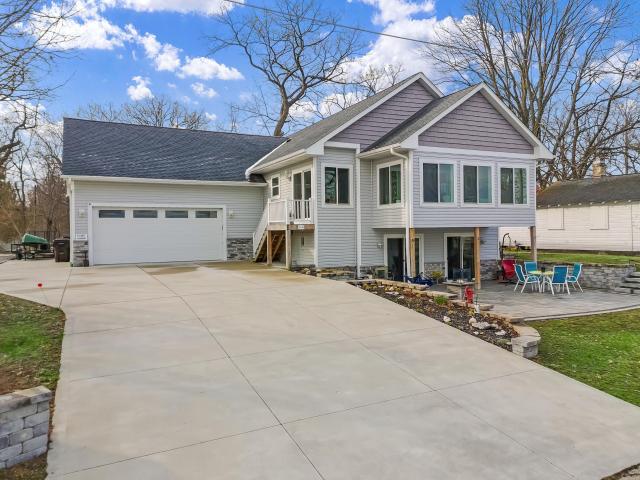 W1143 Lake Dr