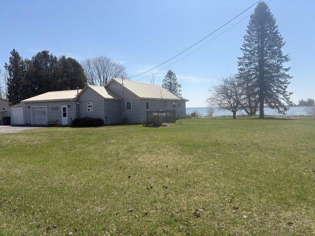 W11579 Lake St, Naubinway, MI 49762