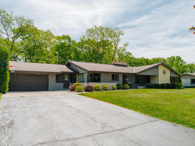 W124S6438 Hawthorne Rd