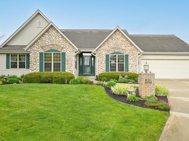W125S8568 Country View Ct, Muskego, WI 53150
