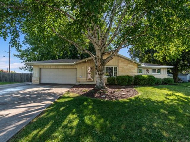 W128N8518 Revere Rd, Menomonee Falls, WI 53051