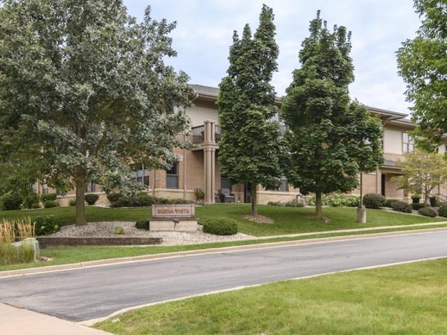 W129N6811 Northfield Dr Unit 107, Menomonee Falls, WI 53051