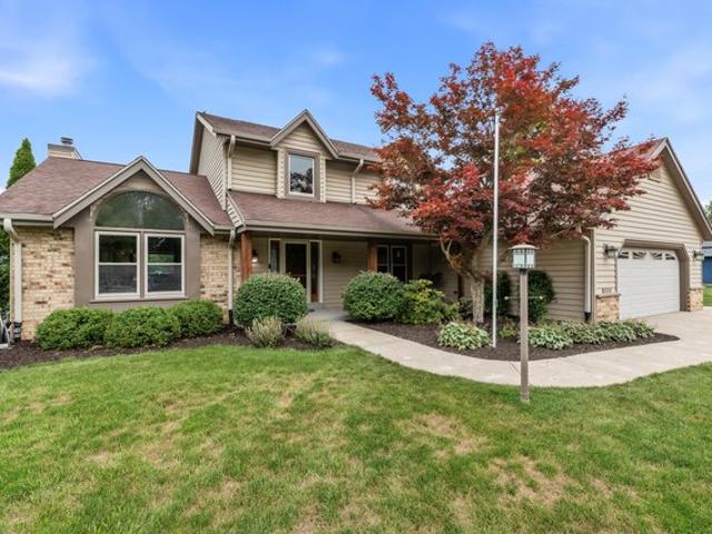W144N4871 Stone Dr, Menomonee Falls, WI 53051