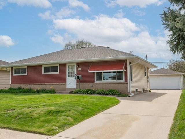 W149N8153 Winchester St, Menomonee Falls, WI 53051