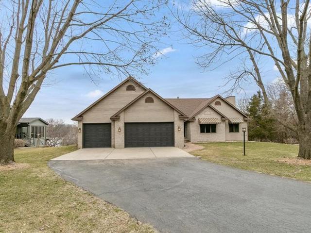 W14116 Selwood Dr, Prairie du Sac, WI 53578