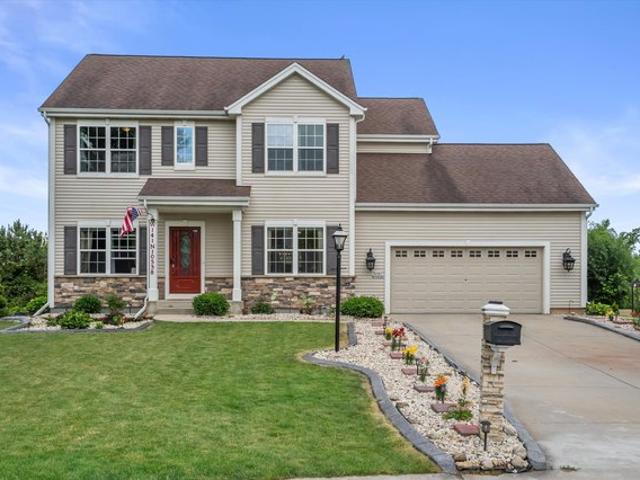 W141N10538 Wooded Hills Dr, Germantown, WI 53022