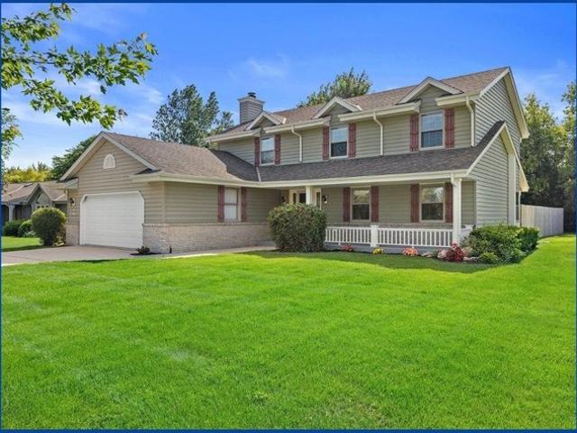 W143N10771 Wooded Hills Dr, Germantown, WI 53022