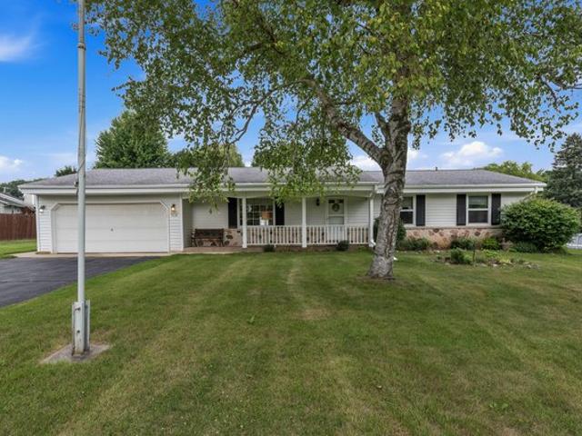 W154N6431 Marvel Dr, Menomonee Falls, WI 53051