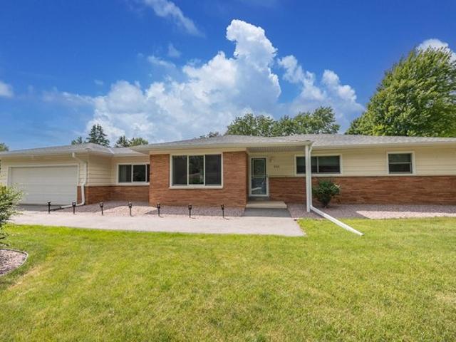 W156N5709 Cheryln Dr, Menomonee Falls, WI 53051