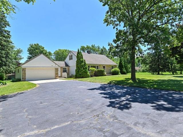 W156N8008 Pilgrim Rd, Menomonee Falls, WI 53051
