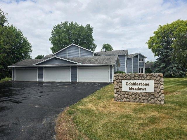 W157N11457 Hilbert Ln Unit B, Germantown, WI 53022