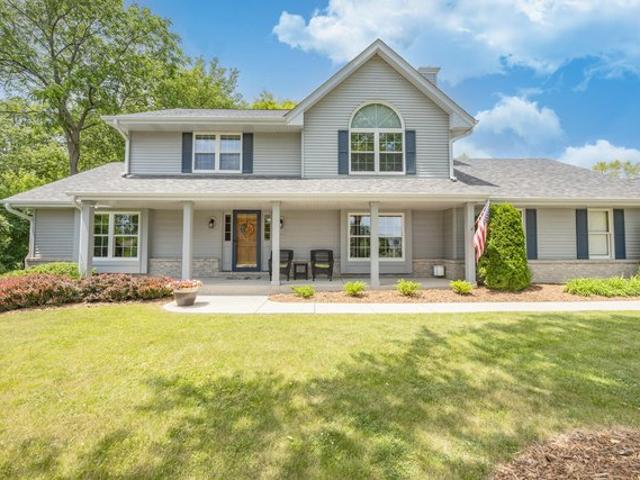 W153N5311 Plaza Dr, Menomonee Falls, WI 53051