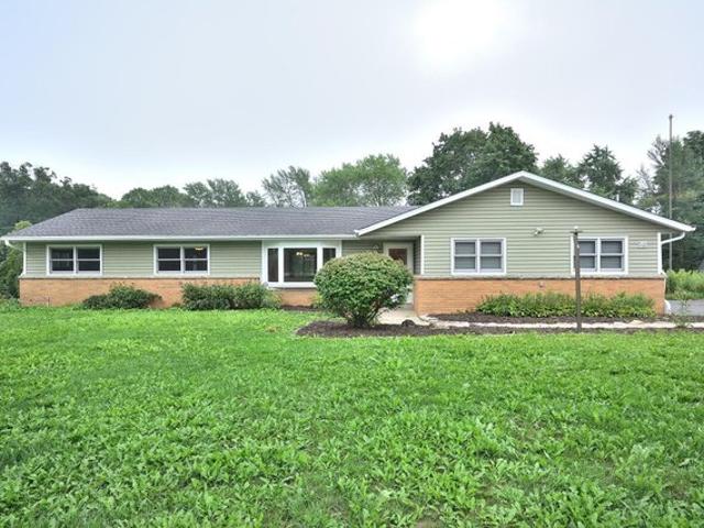 W164N5080 Lone Oak Ln, Menomonee Falls, WI 53051