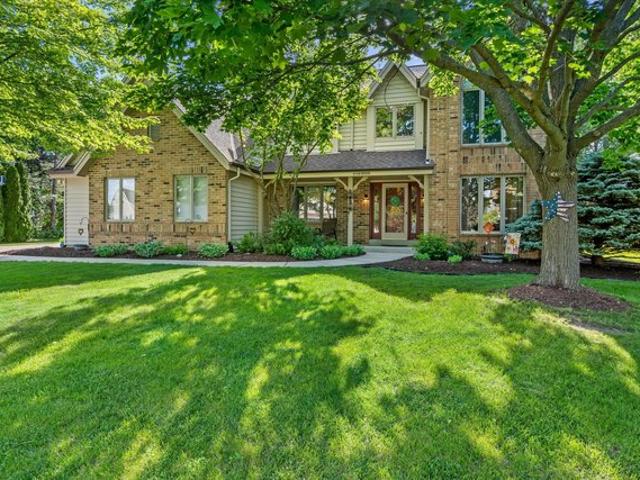 W168N5039 Stonefield Rd, Menomonee Falls, WI 53051