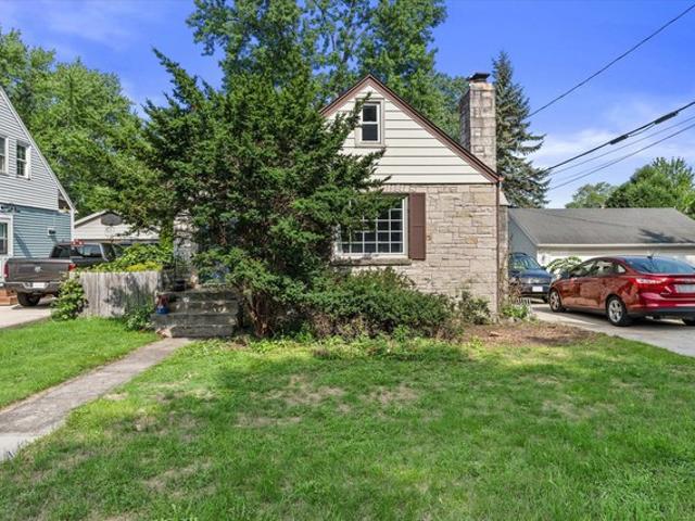 W168N9104 Falls Ave, Menomonee Falls, WI 53051