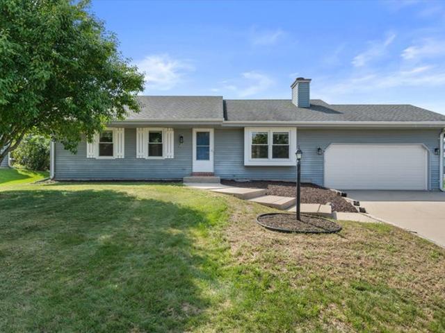 W162N10591 Auburn Ln, Germantown, WI 53022