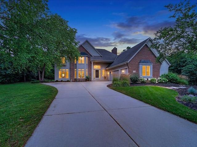 W162N7406 Tamarack Trl, Menomonee Falls, WI 53051