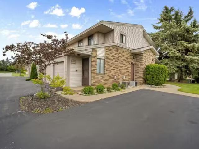 w178N9793 RIVERSBEND CIR E, GERMANTOWN, WI 53022 Condo/Townhom.