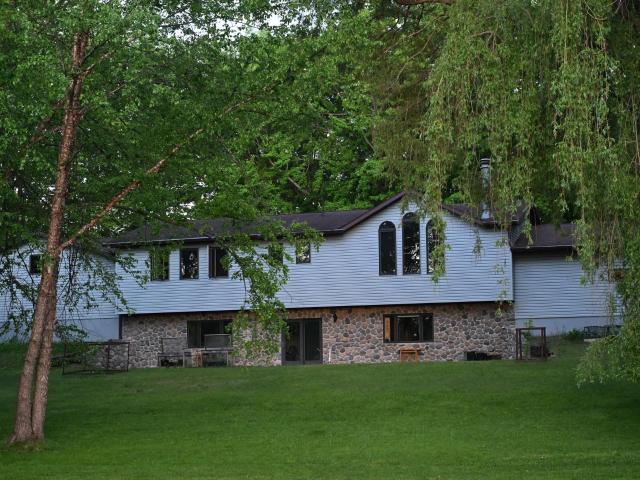 W1724 river oaks drive