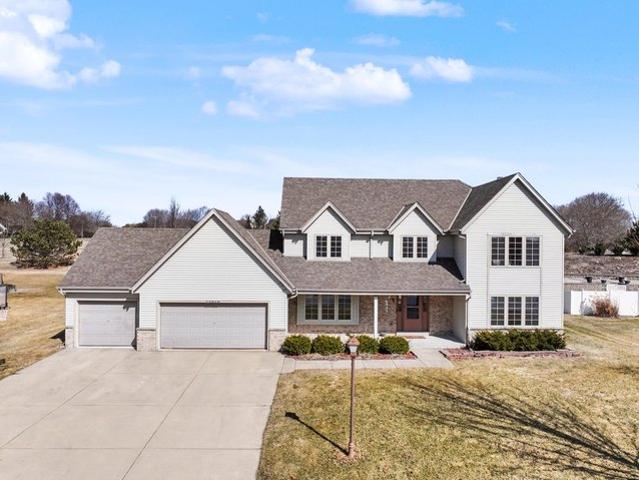 W172N10156 Woodbridge Ln, Germantown, WI 53022