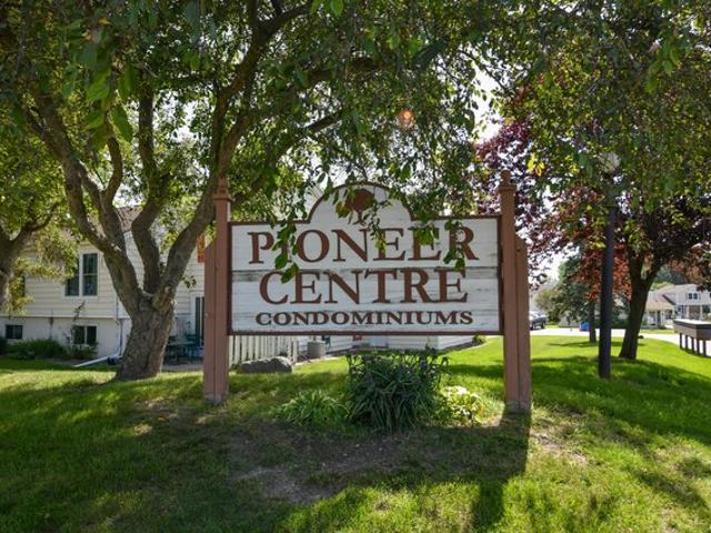 W180S8272 Pioneer Dr, Muskego, WI 53150