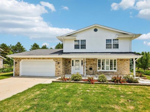 W183S8590 Sue Marie Ln, Muskego, WI 53150