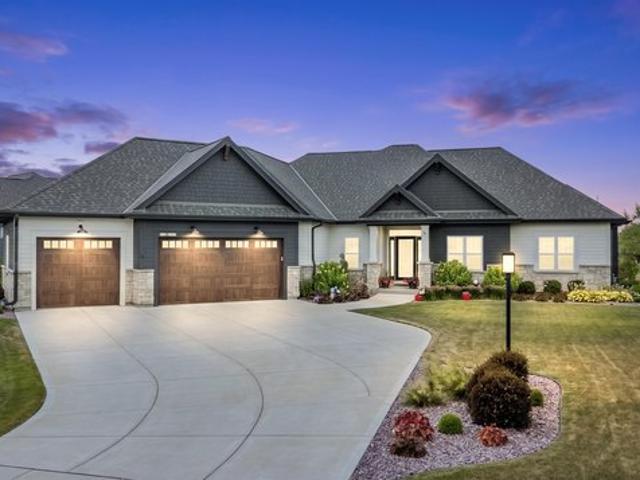 W198N4971 Hickory St, Menomonee Falls, WI 53051