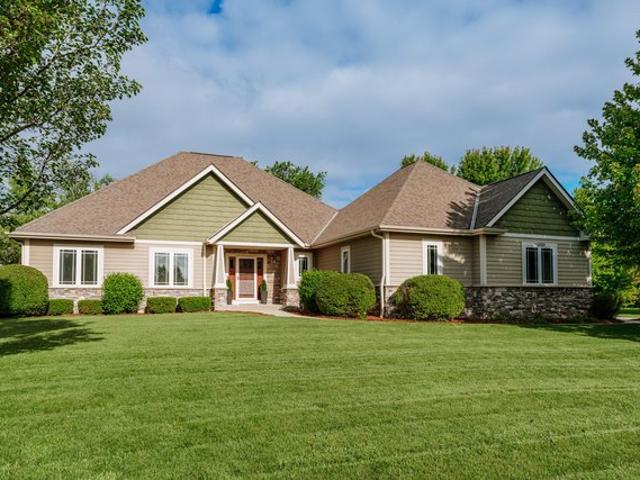 W193N5889 Canary Dr, Menomonee Falls, WI 53051