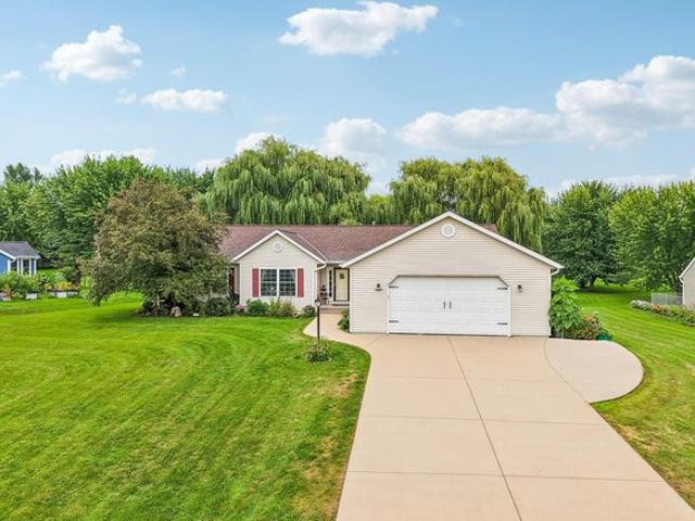 W2055 Summer Hill Dr, Sullivan, WI 53137