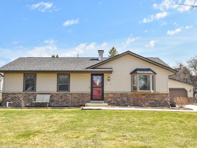 W205N17038 Parkview Dr, Jackson, WI 53037