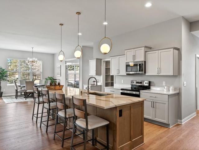 W214N4987 Casey Ct, Menomonee Falls, WI 53051