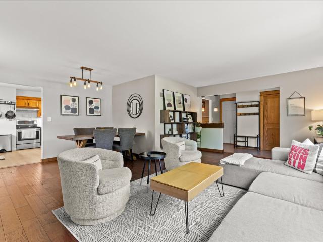 W215N10367 Laurel Ct