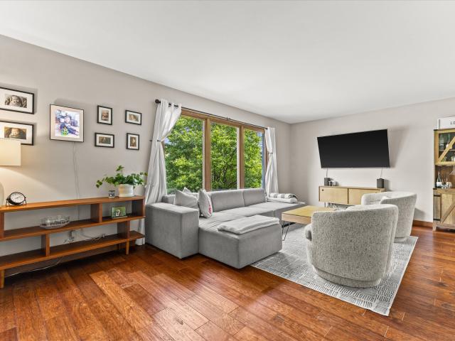 W215N10367 Laurel Ct