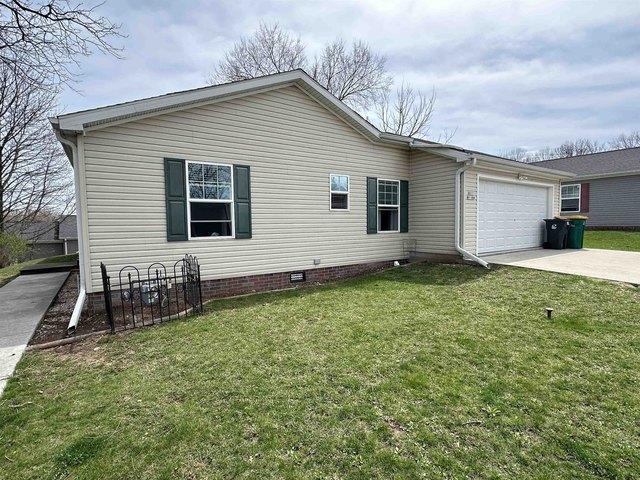 W211N11454 Woodfield Ln, Germantown, WI 53022