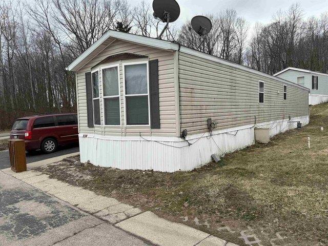 W211N11863 Hilltop Dr Trlr D14, Germantown, WI 53022