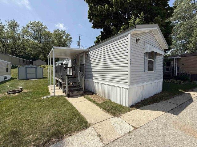W211N11863 Hilltop Dr Trlr D6, Germantown, WI 53022