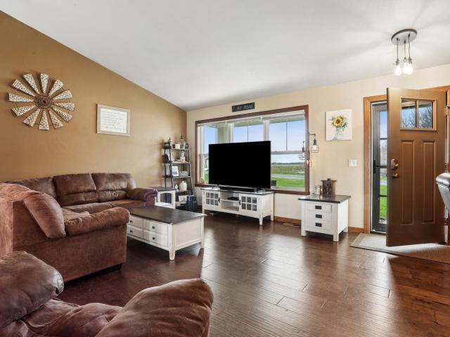 W2133 wildflower lane