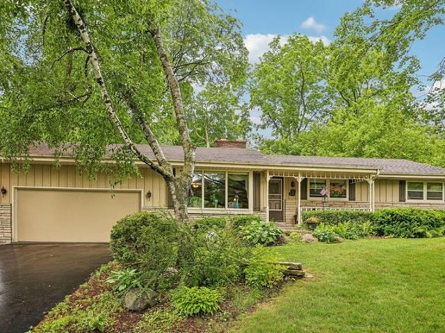 W213N5425 Kenmore Dr, Menomonee Falls, WI 53051