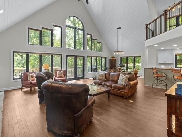 W2247 Beulah Heights Rd, East Troy, WI 53120