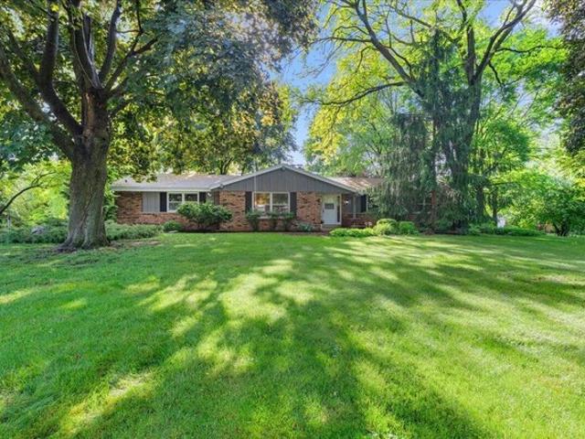 W225N247 Lexington Dr, Pewaukee, WI 53186