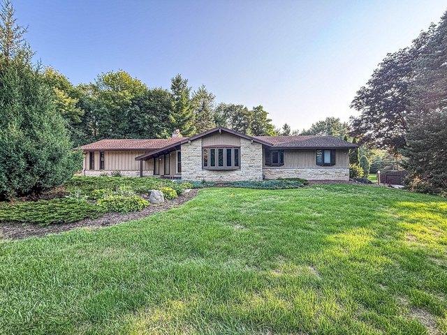W228S5955 Arrow Ridge Rd, Waukesha, WI 53189