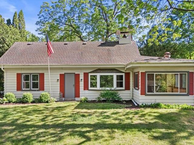 W235S5479 Big Bend Rd, Waukesha, WI 53189