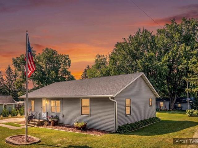 W2333 Commercial St, Poy Sippi, WI 54967