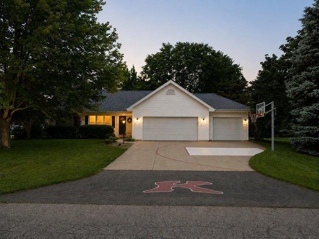 W2489 Clover Downs Ct, Appleton, WI 54915