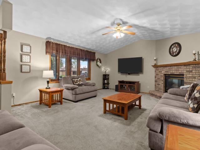 W2572 colonial court
