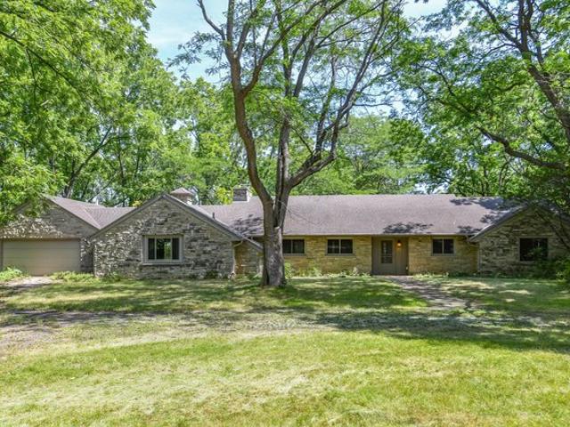 W269S3178 Merrill Hills Rd, Waukesha, WI 53189