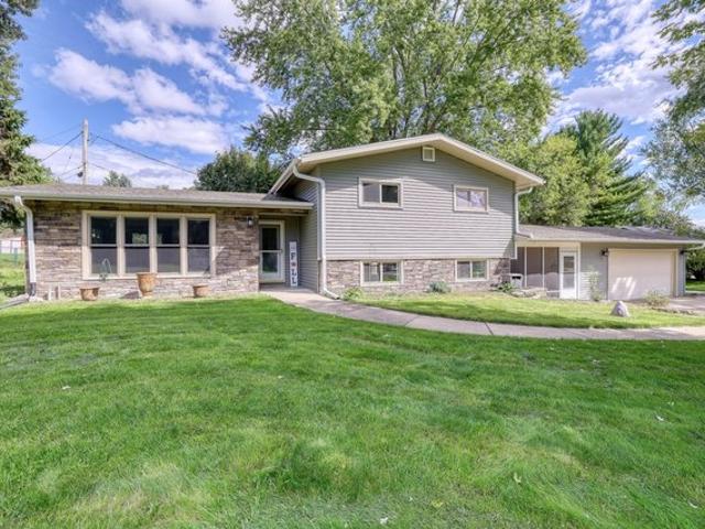 W262S3300 Ridge Rd, Waukesha, WI 53189